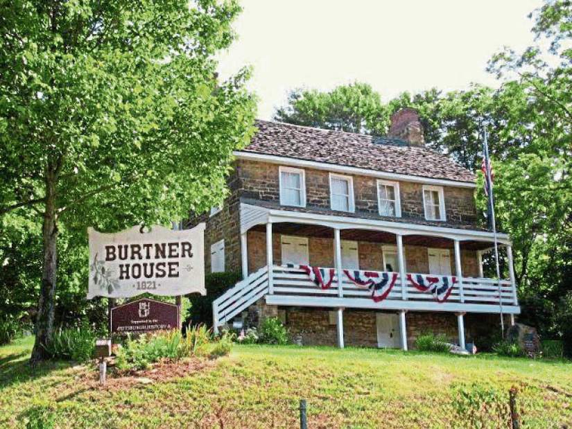 300150gtrlivburtner06100818