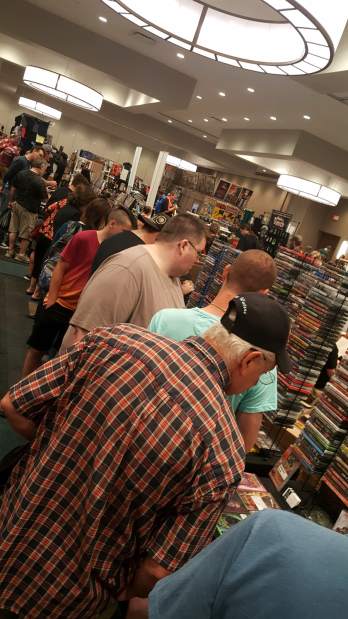 325132GTRTKMONSTERBASHCROWD