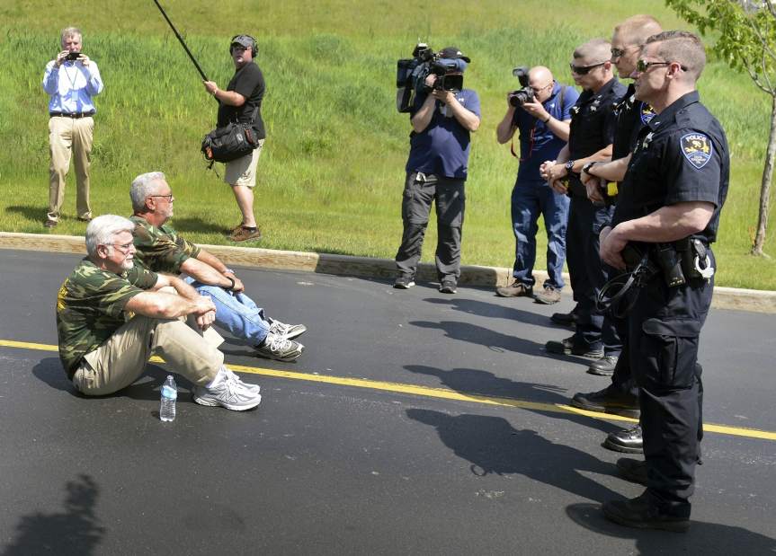 ConsolEnergyProtest84119jpgb50e9