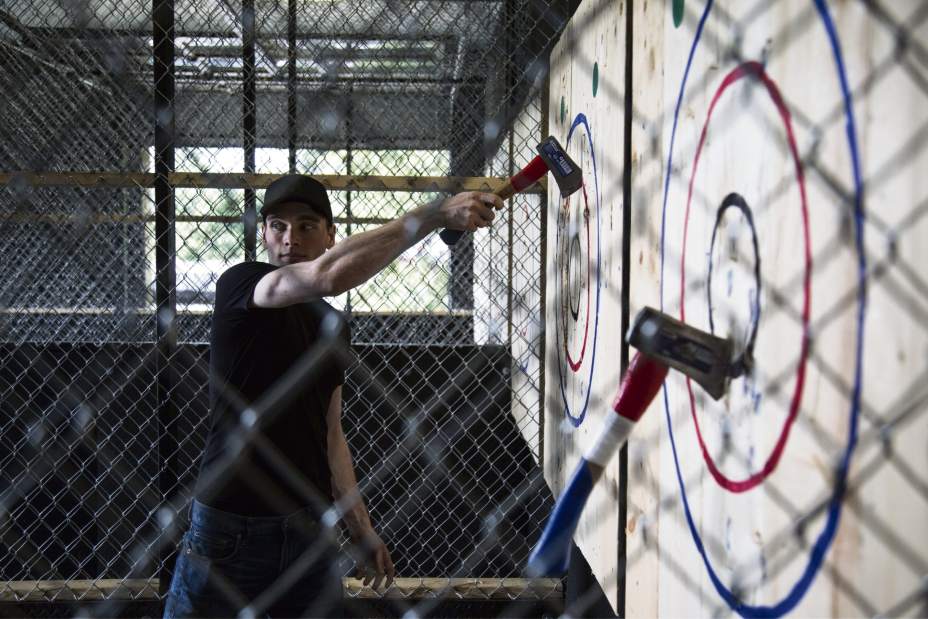 GTRLIVAXTHROW03062417