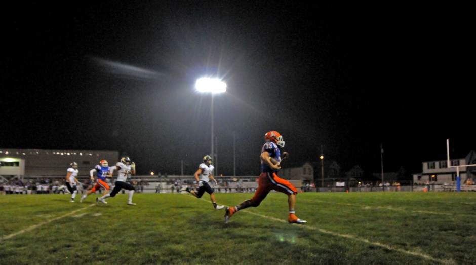 LTArmstVsHoliday12090415