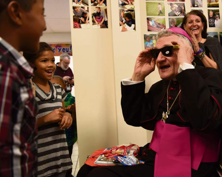 PTRMOONCREST04100915