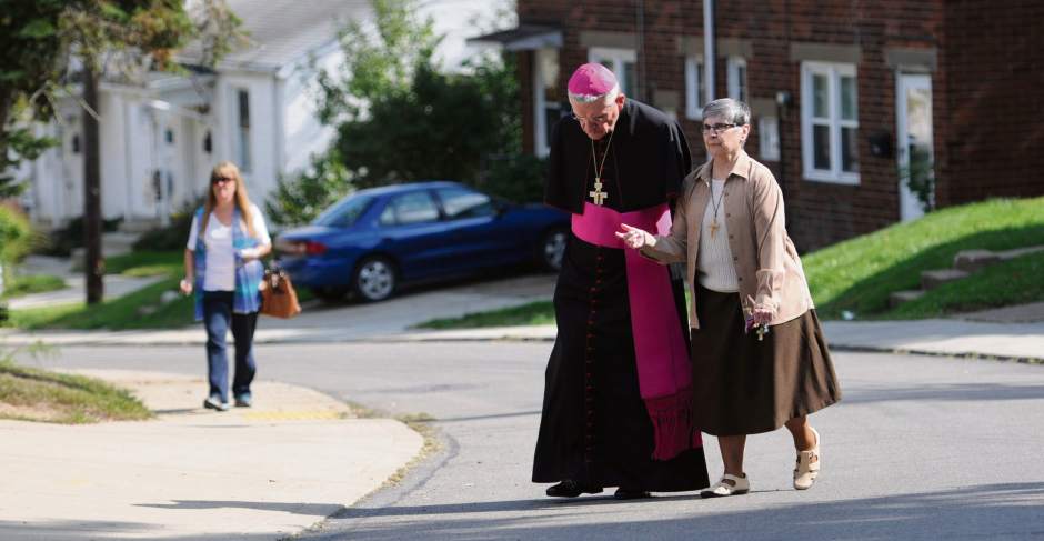 PTRMOONCREST07100915