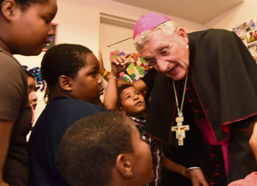 PTRMOONCREST09100915