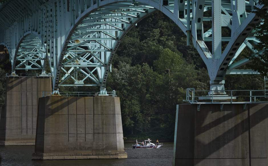 VNDTarBridgeJumper1072117