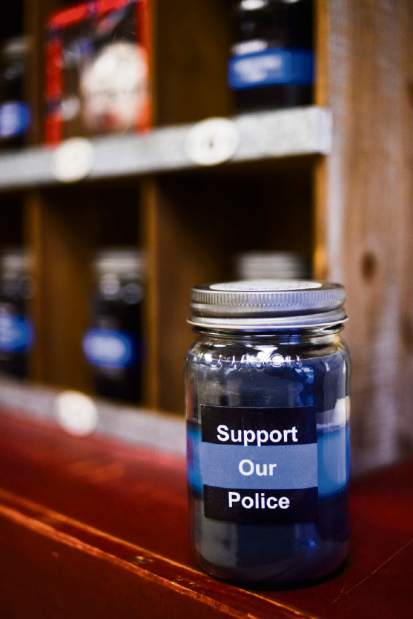 gtrLIVcandlesforcops12311603