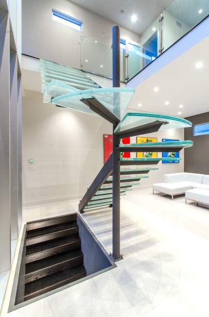 ptrLIVglasshouse5100215