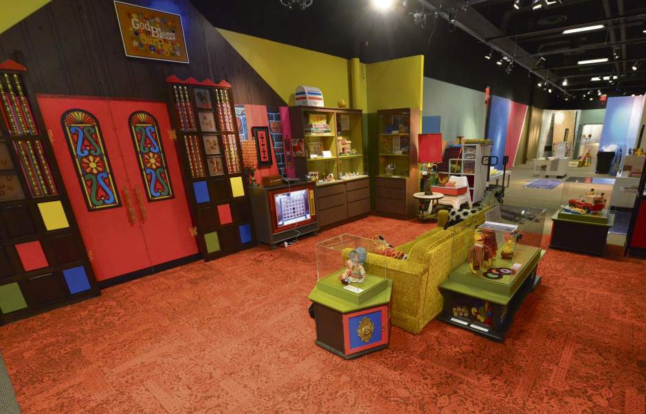 ptrLIVtoysexhibit04022716