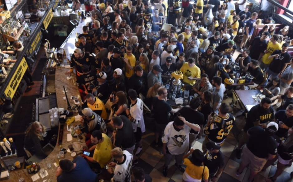 ptrPenguinsFans101061217