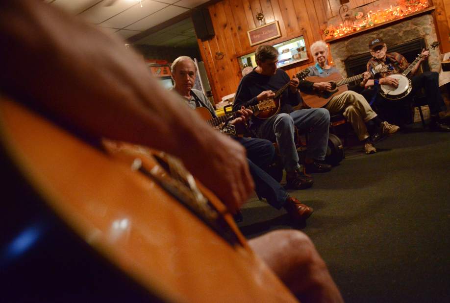 ptrlivbluegrass11112314