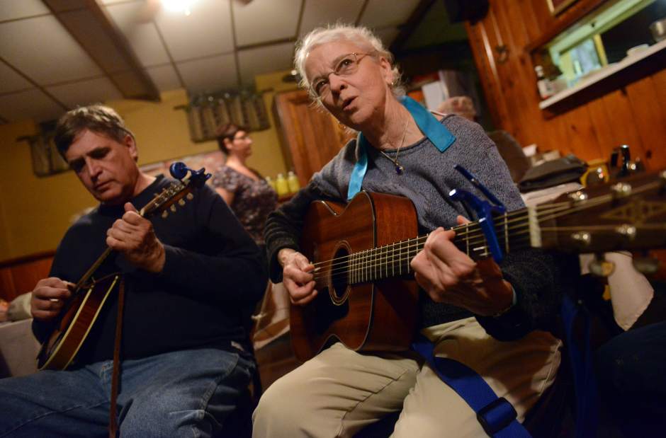 ptrlivbluegrass4112314