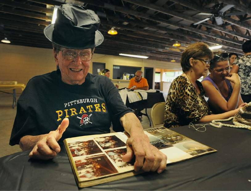 VNDtophats1080413jpg