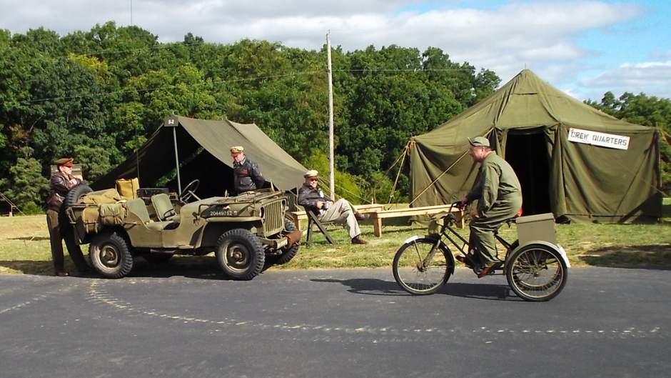 inWW2LivngH1061514jpg